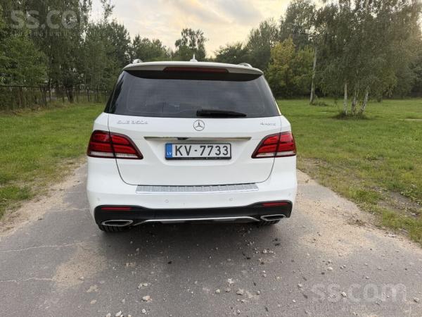 Белый Мерседес ГЛE 350 2018 в Рига, объемом двигателя 3.00 л и пробегом 280 тыс. км за 23900 €, фото 3 на AUTOMOTO.COM.LV