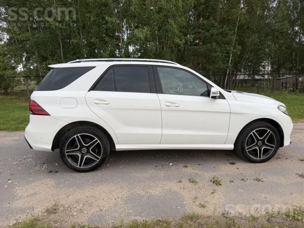 Белый Мерседес ГЛE 350 2018 в Рига, объемом двигателя 3.00 л и пробегом 280 тыс. км за 23900 €, фото 4 на AUTOMOTO.COM.LV