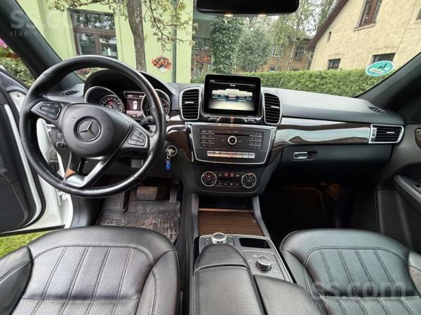 White Mercedes-Benz GLE 350 2018 in Riga, with an engine capacity of 3.00 L and mileage of 280 thousand km for 23900 €, photo 7 on AUTOMOTO.COM.LV