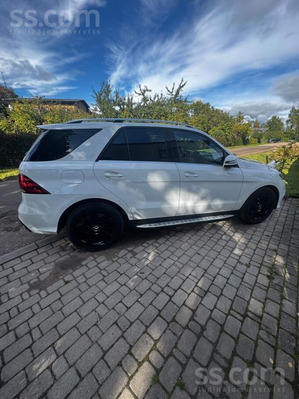 Mercedes-Benz GLE 350 2018 Jelgava vietnē Balts Mercedes-Benz GLE 350 2018 Jelgava, ar dzinēja tilpumu 3.00 L un nobraukumu 257 tūkst. km par 15499 €, foto 1 vietnē AUTOMOTO.COM.LV