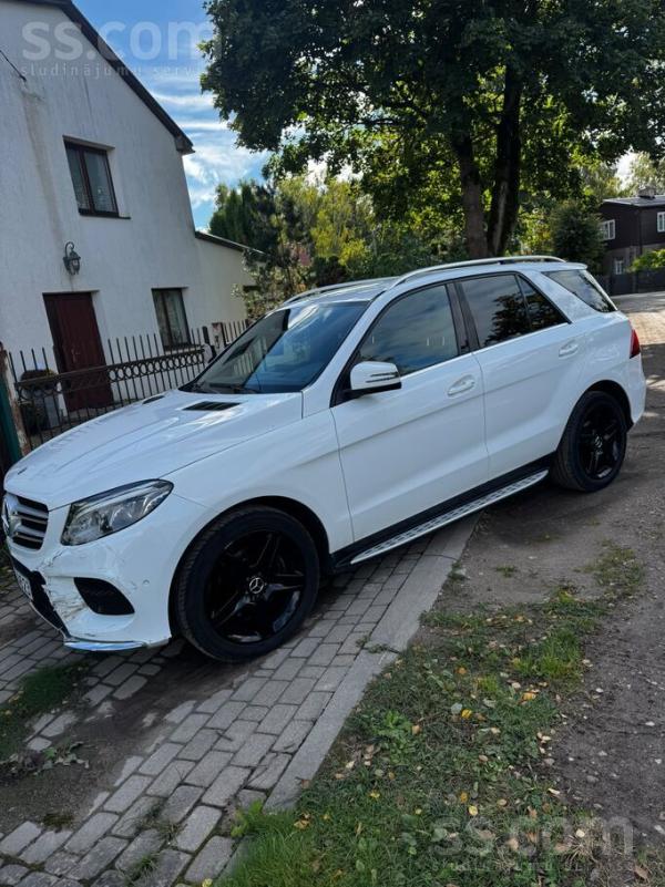 Mercedes-Benz GLE 350 2018 Jelgava vietnē Balts Mercedes-Benz GLE 350 2018 Jelgava, ar dzinēja tilpumu 3.00 L un nobraukumu 257 tūkst. km par 15499 €, foto 3 vietnē AUTOMOTO.COM.LV