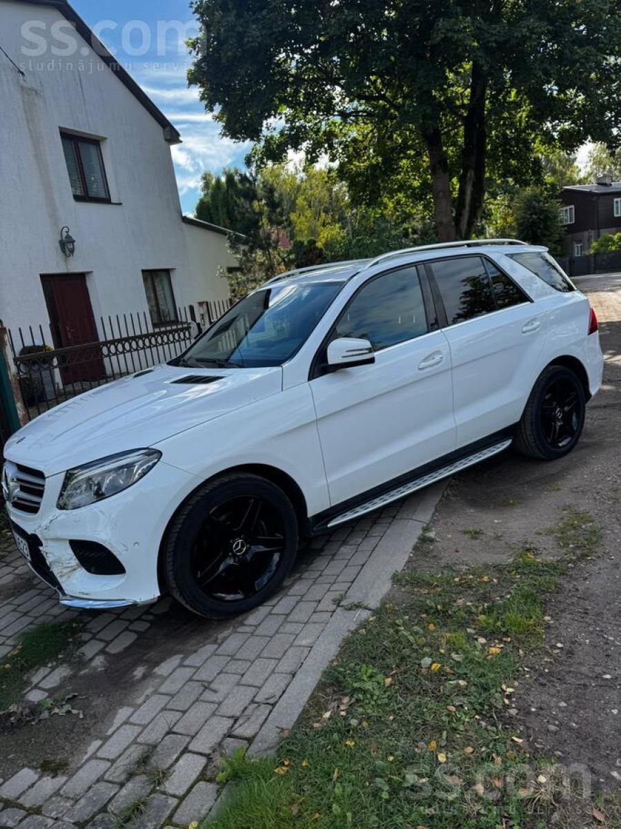 Белый Мерседес ГЛE 350 2018 в Елгава, объемом двигателя 3.00 л и пробегом 257 тыс. км за 15499 €, фото 3 на AUTOMOTO.COM.LV