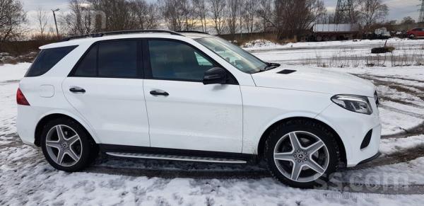 Balts Mercedes-Benz GLE 350 2019 Liepāja, ar dzinēja tilpumu 3.00 L un nobraukumu 98 tūkst. km par 37000 €, foto 4 vietnē AUTOMOTO.COM.LV