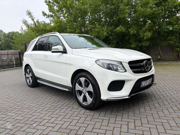 White Mercedes-Benz GLE 350 2019 in Klaipeda, with an engine capacity of 3.50 L and mileage of 158 thousand km for 21000 €, photo 3 on AUTOMOTO.COM.LV