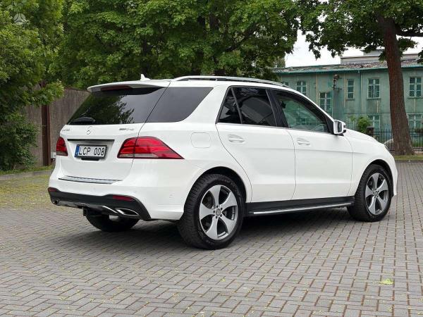 White Mercedes-Benz GLE 350 2019 in Klaipeda, with an engine capacity of 3.50 L and mileage of 158 thousand km for 21000 €, photo 4 on AUTOMOTO.COM.LV