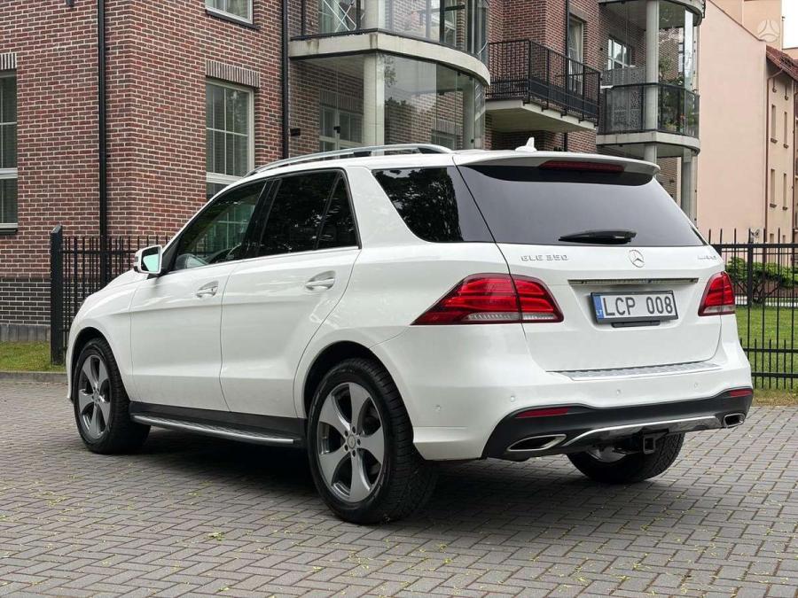 Balts Mercedes-Benz GLE 350 2019 Klaipėda, ar dzinēja tilpumu 3.50 L un nobraukumu 158 tūkst. km par 21000 €, foto 6 vietnē AUTOMOTO.COM.LV