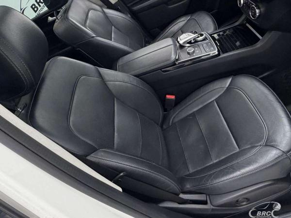 White Mercedes-Benz GLE 350 2019 in Vilnius, with an engine capacity of 2.99 L and mileage of 137 thousand km for 25900 €, photo 6 on AUTOMOTO.COM.LV