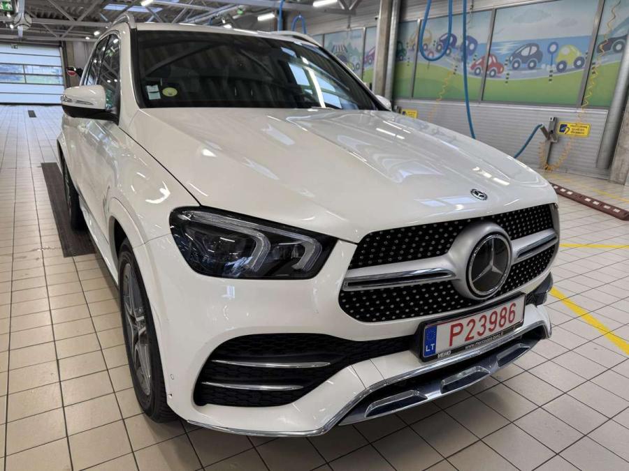 White Mercedes-Benz GLE 350 2020 in Vilnius, with an engine capacity of 3.00 L and mileage of 157 thousand km for 43700 €, photo 5 on AUTOMOTO.COM.LV