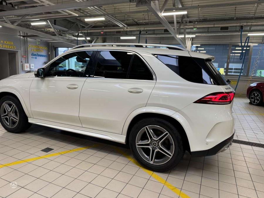 White Mercedes-Benz GLE 350 2020 in Vilnius, with an engine capacity of 3.00 L and mileage of 157 thousand km for 43700 €, photo 12 on AUTOMOTO.COM.LV