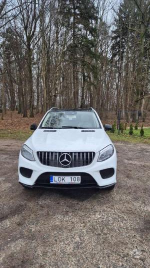 White Mercedes-Benz GLE 350 2020 in Klaipeda, with an engine capacity of 3.50 L and mileage of 152 thousand km for 22000 €, photo 2 on AUTOMOTO.COM.LV