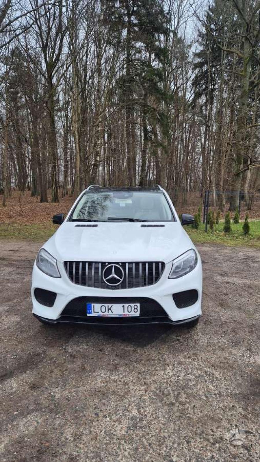 White Mercedes-Benz GLE 350 2020 in Klaipeda, with an engine capacity of 3.50 L and mileage of 152 thousand km for 22000 €, photo 2 on AUTOMOTO.COM.LV