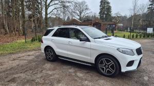 White Mercedes-Benz GLE 350 2020 in Klaipeda, with an engine capacity of 3.50 L and mileage of 152 thousand km for 22000 €, photo 4 on AUTOMOTO.COM.LV