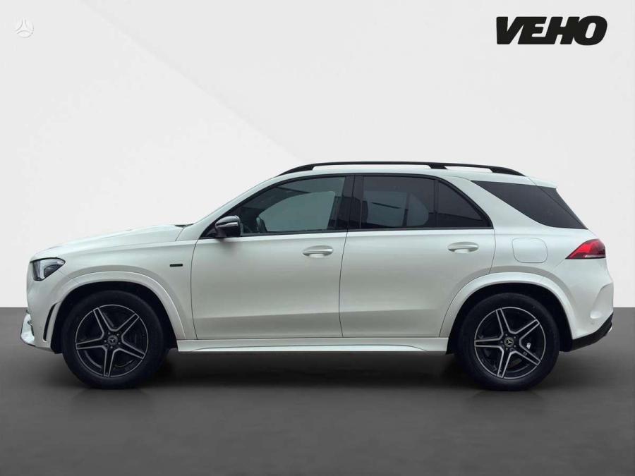 White Mercedes-Benz GLE 350 2020 in Vilnius, with an engine capacity of 1.95 L and mileage of 102 thousand km for 49900 €, photo 3 on AUTOMOTO.COM.LV