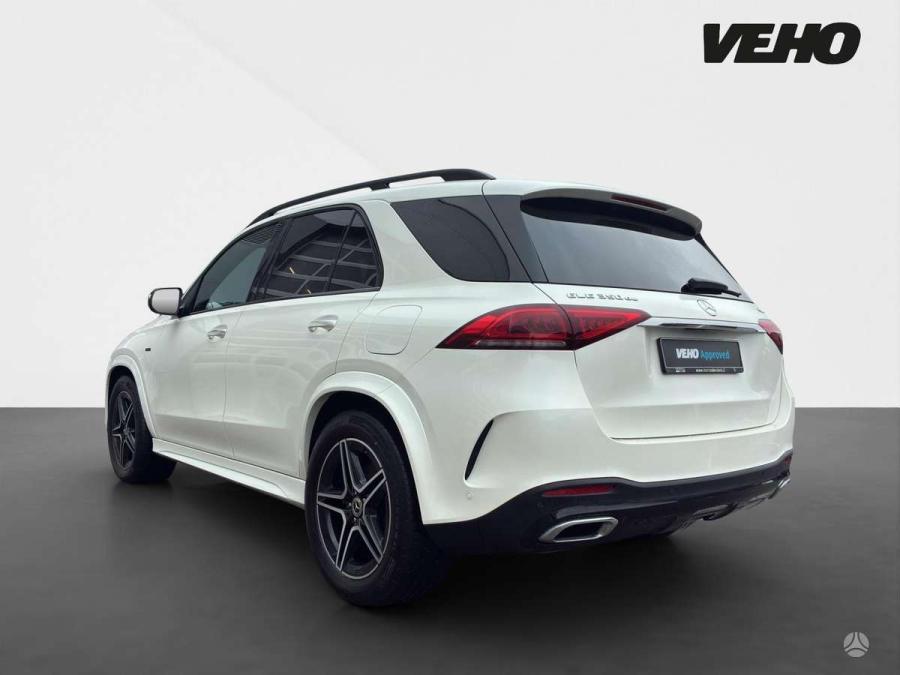 White Mercedes-Benz GLE 350 2020 in Vilnius, with an engine capacity of 1.95 L and mileage of 102 thousand km for 49900 €, photo 4 on AUTOMOTO.COM.LV