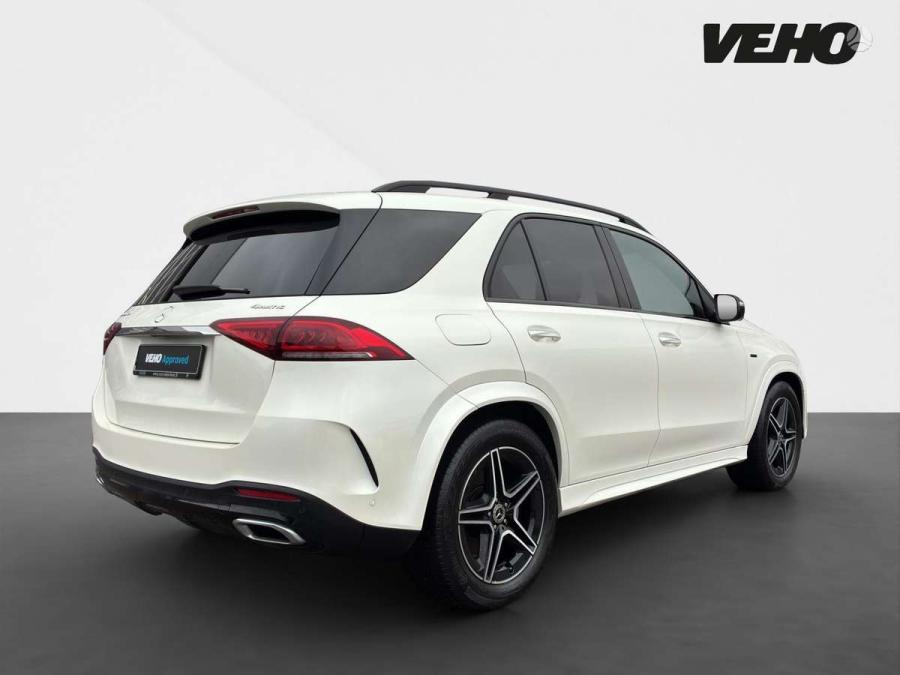 White Mercedes-Benz GLE 350 2020 in Vilnius, with an engine capacity of 1.95 L and mileage of 102 thousand km for 49900 €, photo 6 on AUTOMOTO.COM.LV