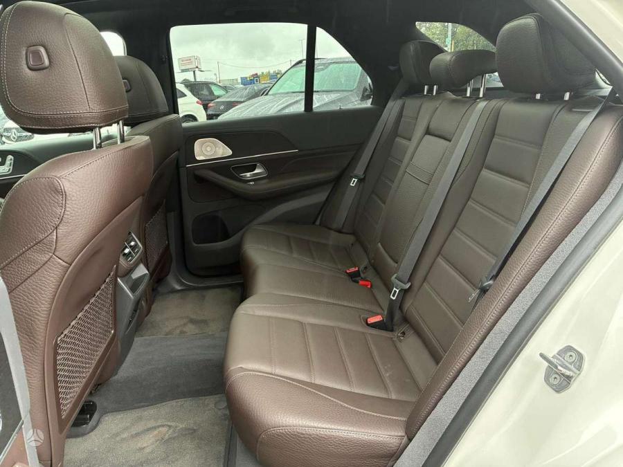 White Mercedes-Benz GLE 350 2020 in Vilnius, with an engine capacity of 1.95 L and mileage of 102 thousand km for 49900 €, photo 17 on AUTOMOTO.COM.LV