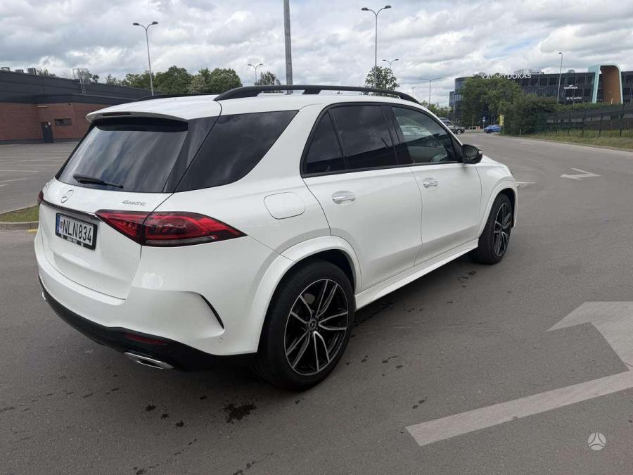 White Mercedes-Benz GLE 350 2020 in Kaunas, with an engine capacity of 2.93 L and mileage of 173 thousand km for 41750 €, photo 4 on AUTOMOTO.COM.LV