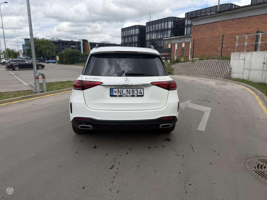 White Mercedes-Benz GLE 350 2020 in Kaunas, with an engine capacity of 2.93 L and mileage of 173 thousand km for 41750 €, photo 5 on AUTOMOTO.COM.LV