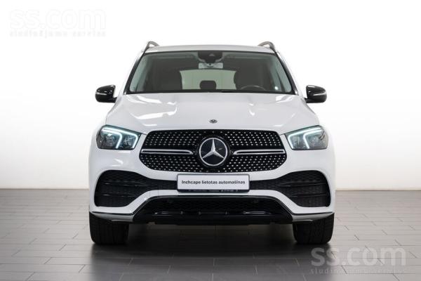 White Mercedes-Benz GLE 350 2021 in Riga, with an engine capacity of 3.00 L and mileage of 136 thousand km for 48500 €, photo 3 on AUTOMOTO.COM.LV