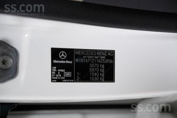 White Mercedes-Benz GLE 350 2021 in Riga, with an engine capacity of 3.00 L and mileage of 136 thousand km for 48500 €, photo 8 on AUTOMOTO.COM.LV