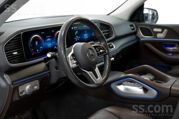 White Mercedes-Benz GLE 350 2021 in Riga, with an engine capacity of 3.00 L and mileage of 136 thousand km for 48500 €, photo 10 on AUTOMOTO.COM.LV
