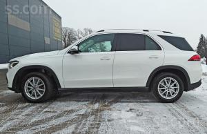 White Mercedes-Benz GLE 350 2021 in Riga, with an engine capacity of 3.00 L and mileage of 162 thousand km for 44900 €, photo 3 on AUTOMOTO.COM.LV