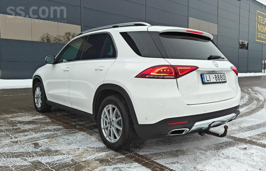White Mercedes-Benz GLE 350 2021 in Riga, with an engine capacity of 3.00 L and mileage of 162 thousand km for 44900 €, photo 4 on AUTOMOTO.COM.LV