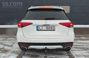 White Mercedes-Benz GLE 350 2021 in Riga, with an engine capacity of 3.00 L and mileage of 162 thousand km for 44900 €, photo 5 on AUTOMOTO.COM.LV