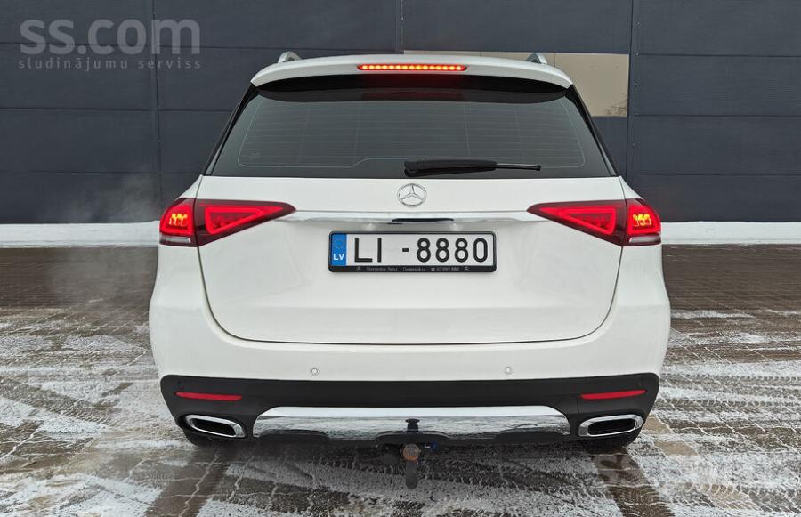White Mercedes-Benz GLE 350 2021 in Riga, with an engine capacity of 3.00 L and mileage of 162 thousand km for 44900 €, photo 5 on AUTOMOTO.COM.LV