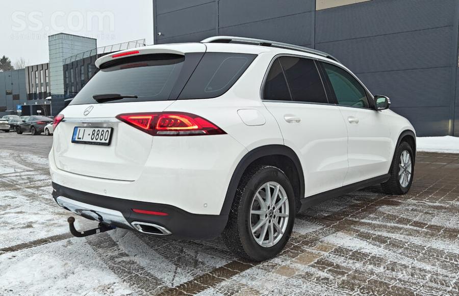 White Mercedes-Benz GLE 350 2021 in Riga, with an engine capacity of 3.00 L and mileage of 162 thousand km for 44900 €, photo 6 on AUTOMOTO.COM.LV