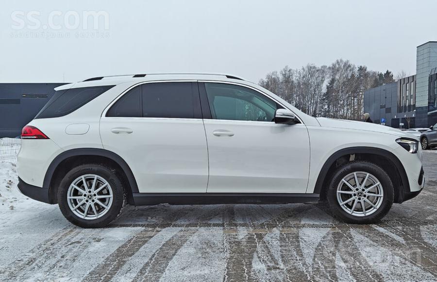 White Mercedes-Benz GLE 350 2021 in Riga, with an engine capacity of 3.00 L and mileage of 162 thousand km for 44900 €, photo 7 on AUTOMOTO.COM.LV