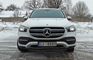 White Mercedes-Benz GLE 350 2021 in Riga, with an engine capacity of 3.00 L and mileage of 162 thousand km for 44900 €, photo 9 on AUTOMOTO.COM.LV