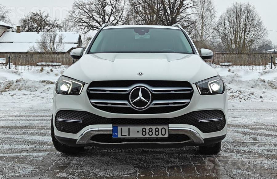 White Mercedes-Benz GLE 350 2021 in Riga, with an engine capacity of 3.00 L and mileage of 162 thousand km for 44900 €, photo 9 on AUTOMOTO.COM.LV