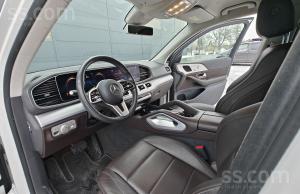 White Mercedes-Benz GLE 350 2021 in Riga, with an engine capacity of 3.00 L and mileage of 162 thousand km for 44900 €, photo 15 on AUTOMOTO.COM.LV