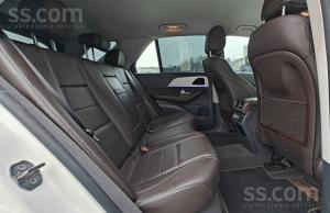 White Mercedes-Benz GLE 350 2021 in Riga, with an engine capacity of 3.00 L and mileage of 162 thousand km for 44900 €, photo 17 on AUTOMOTO.COM.LV
