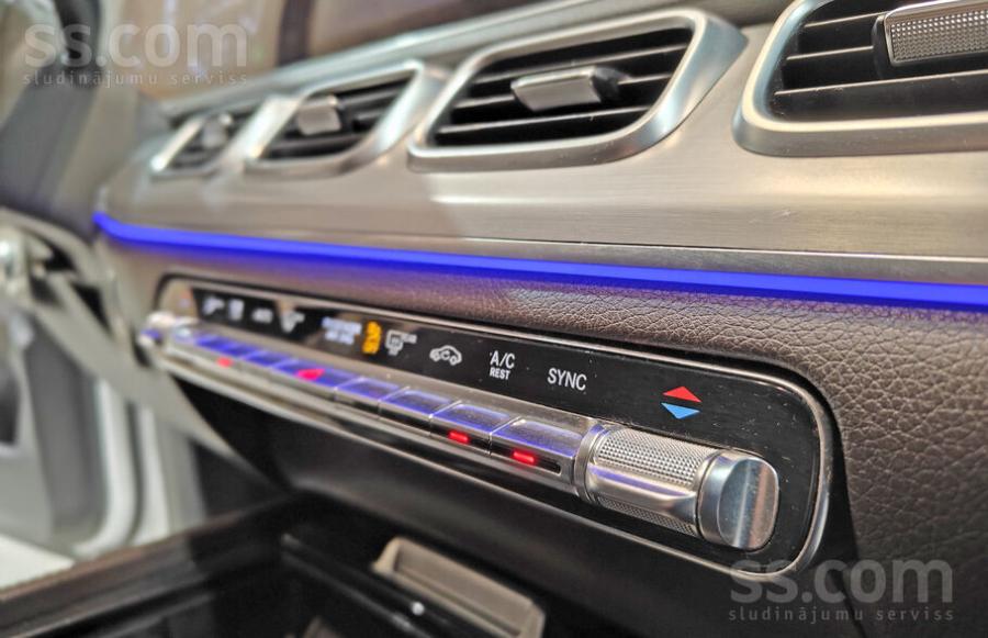 White Mercedes-Benz GLE 350 2021 in Riga, with an engine capacity of 3.00 L and mileage of 162 thousand km for 44900 €, photo 35 on AUTOMOTO.COM.LV