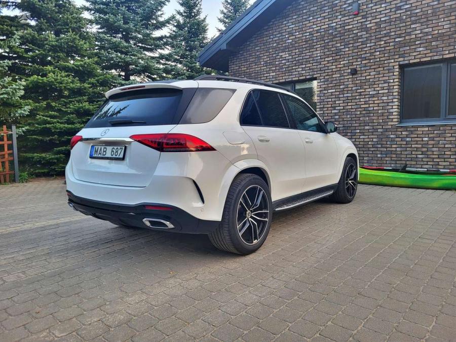 White Mercedes-Benz GLE 350 2021 in Kaunas, with an engine capacity of 2.93 L and mileage of 86 thousand km for 49900 €, photo 1 on AUTOMOTO.COM.LV