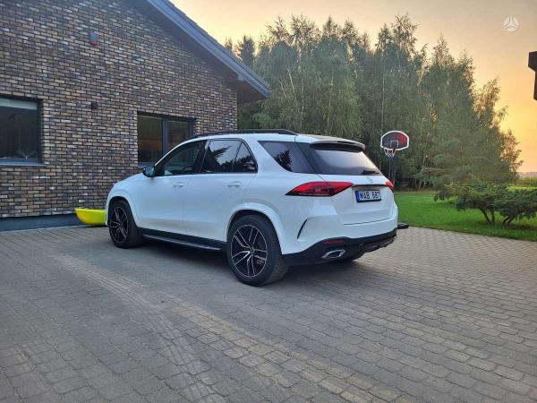 White Mercedes-Benz GLE 350 2021 in Kaunas, with an engine capacity of 2.93 L and mileage of 86 thousand km for 49900 €, photo 3 on AUTOMOTO.COM.LV