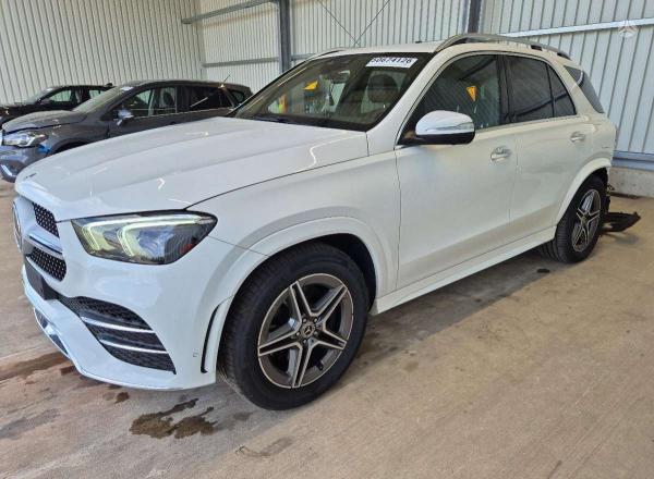 White Mercedes-Benz GLE 350 2022 in Klaipeda, with an engine capacity of 1.95 L and mileage of 134 thousand km for 23700 €, photo 3 on AUTOMOTO.COM.LV
