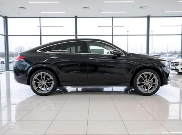 Black Mercedes-Benz GLE 400 2023 in Tallinn, with an engine capacity of 2.93 L and mileage of 23 thousand km for 80900 €, photo 2 on AUTOMOTO.COM.LV