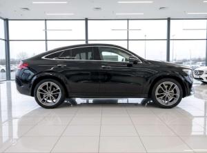 Black Mercedes-Benz GLE 400 2023 in Tallinn, with an engine capacity of 2.93 L and mileage of 23 thousand km for 80900 €, photo 3 on AUTOMOTO.COM.LV