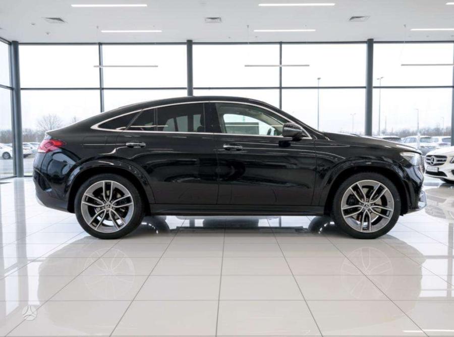 Black Mercedes-Benz GLE 400 2023 in Tallinn, with an engine capacity of 2.93 L and mileage of 23 thousand km for 80900 €, photo 3 on AUTOMOTO.COM.LV