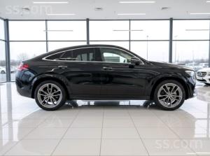 Melns Mercedes-Benz GLE 400 2023 Tallina, ar dzinēja tilpumu 2.90 L un nobraukumu 24 tūkst. km par 69900 €, foto 3 vietnē AUTOMOTO.COM.LV