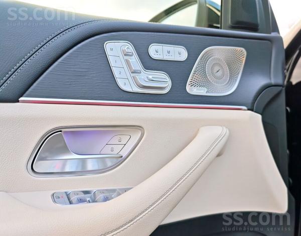Melns Mercedes-Benz GLE 400 2023 Tallina, ar dzinēja tilpumu 2.90 L un nobraukumu 24 tūkst. km par 69900 €, foto 5 vietnē AUTOMOTO.COM.LV
