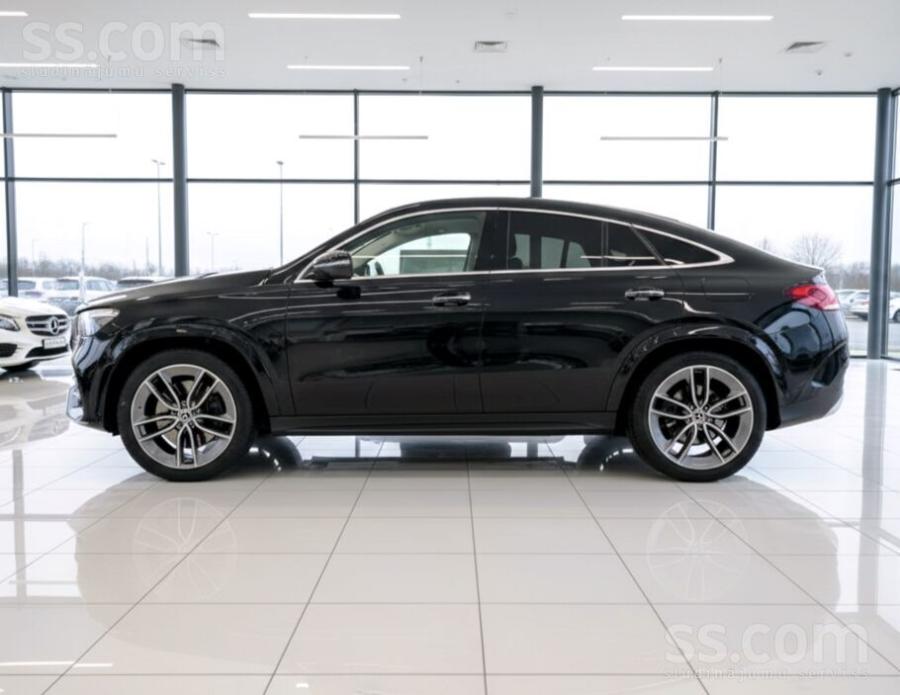 Melns Mercedes-Benz GLE 400 2023 Tallina, ar dzinēja tilpumu 2.90 L un nobraukumu 24 tūkst. km par 69900 €, foto 15 vietnē AUTOMOTO.COM.LV