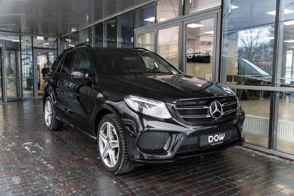 Melns Mercedes-Benz GLE 400 2017 Viļņa, ar dzinēja tilpumu 3.00 L un nobraukumu 222 tūkst. km par 24990 €, foto 1 vietnē AUTOMOTO.COM.LV