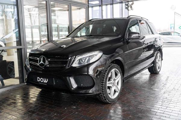 Melns Mercedes-Benz GLE 400 2017 Viļņa, ar dzinēja tilpumu 3.00 L un nobraukumu 222 tūkst. km par 24990 €, foto 2 vietnē AUTOMOTO.COM.LV