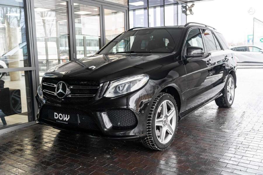 Black Mercedes-Benz GLE 400 2017 in Vilnius, with an engine capacity of 3.00 L and mileage of 222 thousand km for 24990 €, photo 2 on AUTOMOTO.COM.LV