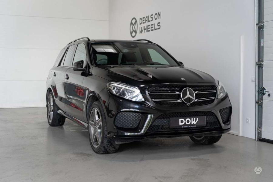 Melns Mercedes-Benz GLE 400 2017 Viļņa, ar dzinēja tilpumu 3.00 L un nobraukumu 223 tūkst. km par 21490 €, foto 1 vietnē AUTOMOTO.COM.LV