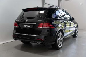 Melns Mercedes-Benz GLE 400 2017 Viļņa, ar dzinēja tilpumu 3.00 L un nobraukumu 223 tūkst. km par 21490 €, foto 6 vietnē AUTOMOTO.COM.LV